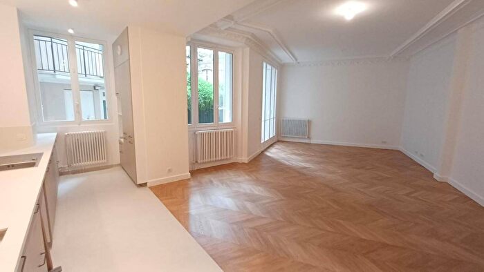 Notre Dame des Champs, Paris 6ème arrondissement : Appartement 5 pièces à louer
