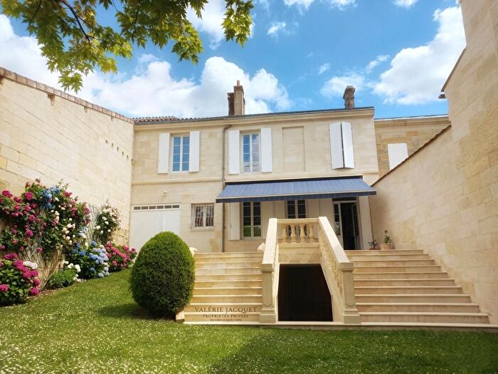 Coutras : Maison 8 pièces à vendre