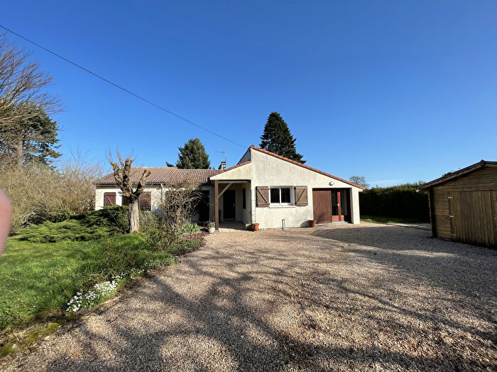 Maison à vendre - Saint-Macoux - 5 pièces - 3 chambres