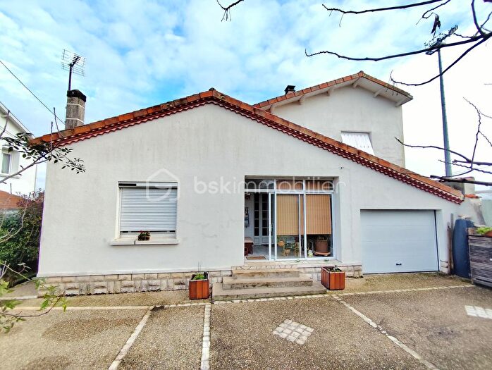 Maison à vendre - Saintes, Bellevue, La Grange, Les Boiffiers - 6 pièces - 4 chambres