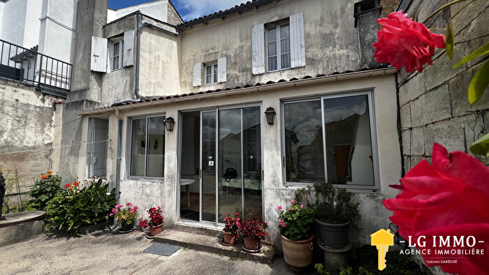 Mirambeau : Maison 7 pièces à vendre