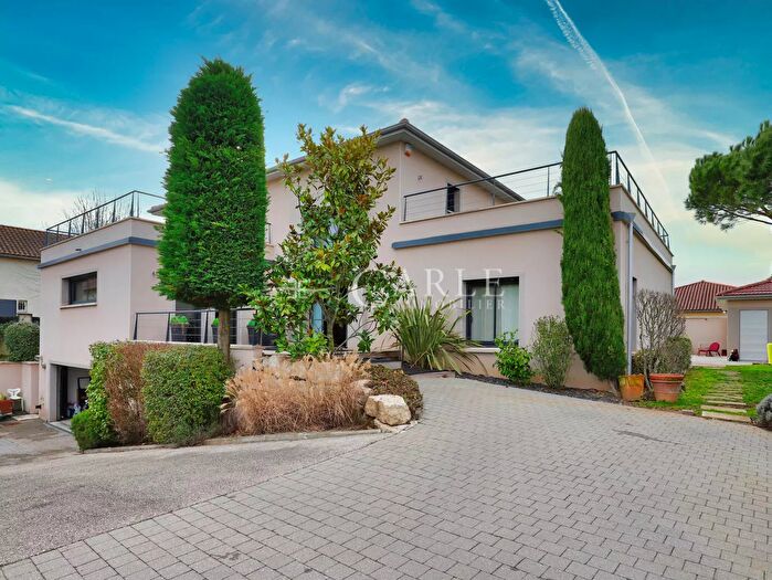 Maison à vendre - Genas - 8 pièces - 5 chambres