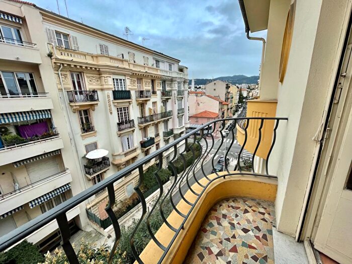 Appartement 2 pièces à Nice, Cessole, à louer