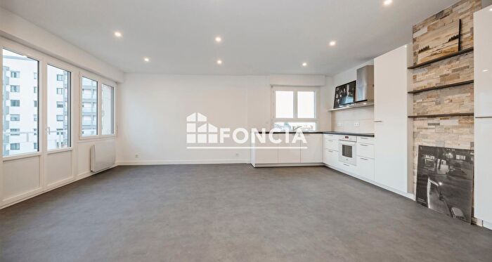 Appartement à vendre - Quartiers Nord-Est, Jeanne dArc - 3 pièces - 2 chambres