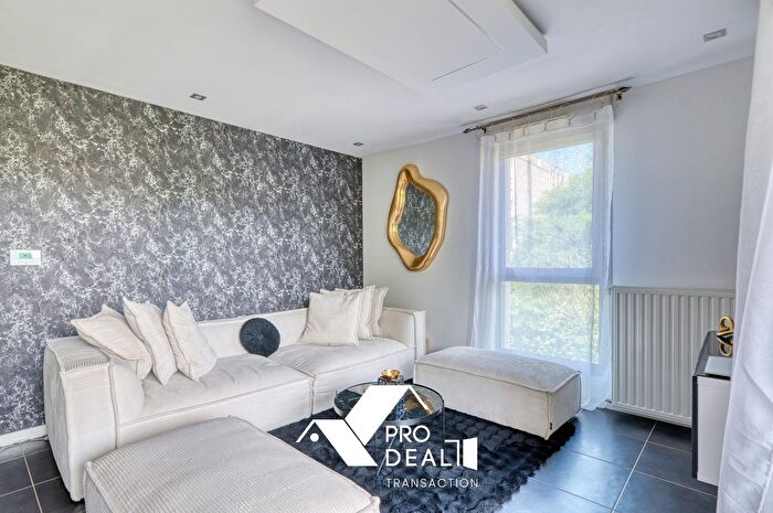 Appartement à vendre - Saint-Priest, Centre-ville - 3 pièces - 2 chambres