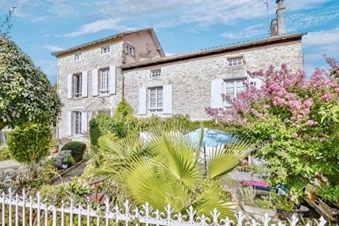 Maison à vendre - Voulême - 11 pièces - 5 chambres