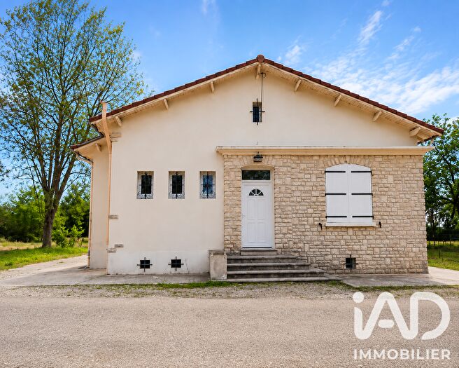 Saint-Laurent-de-Céris : Maison 3 pièces à vendre