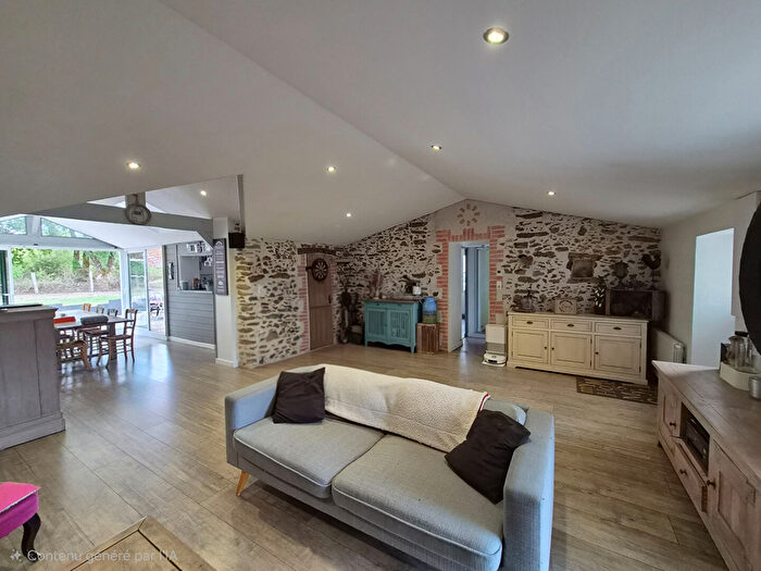 Saint-Christophe-du-Ligneron : Maison 7 pièces à vendre
