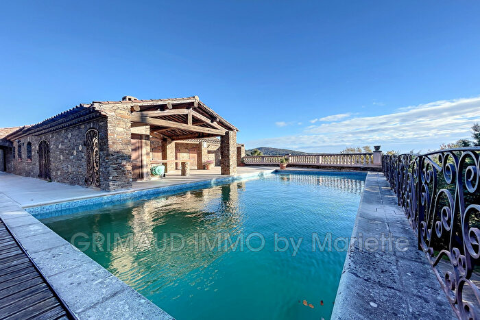 Maison à vendre - Grimaud - 10 pièces - 9 chambres