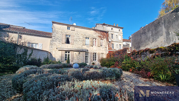 Maison à vendre - Villebois-Lavalette - 7 pièces - 5 chambres