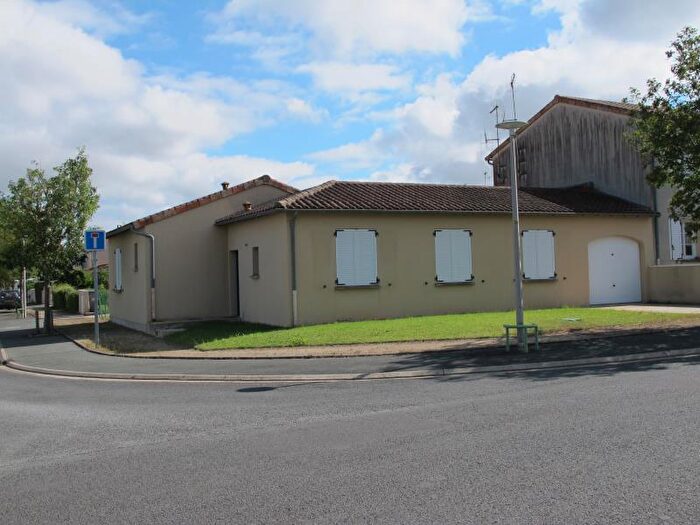 Maison à louer - Saint-Benoît - 4 pièces - 3 chambres