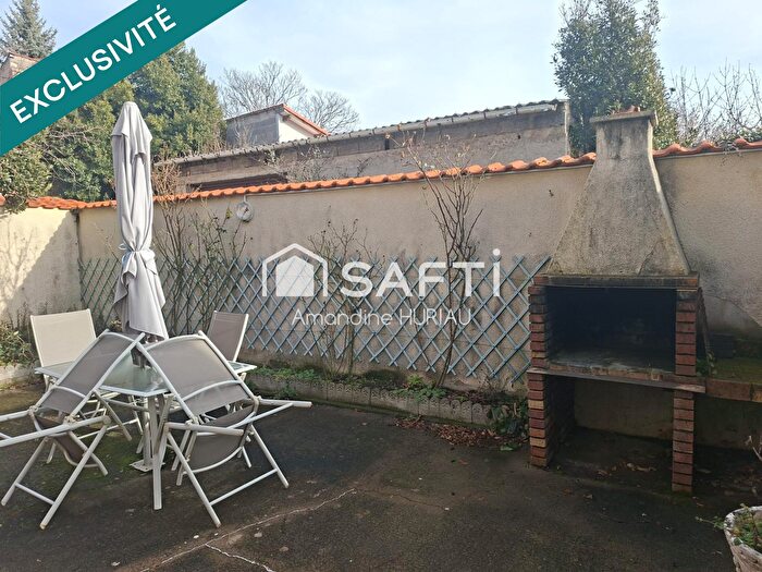 Maison à vendre - Aigueperse - 6 pièces - 4 chambres