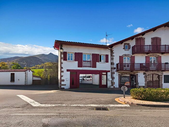 Maison 5 pièces à Saint-Étienne-de-Baïgorry, à vendre