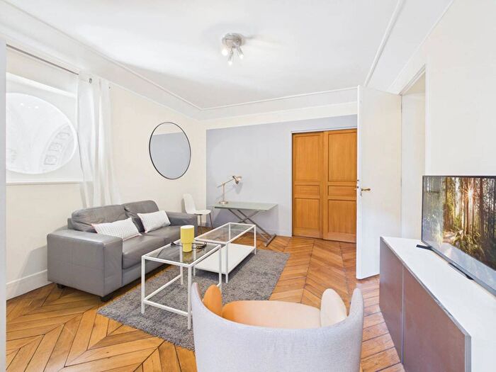 Appartement 2 pièces à Mairie, Paris 8ème arrondissement, à louer