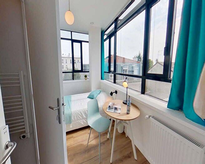 Appartement 11 pièces à louer à Garches