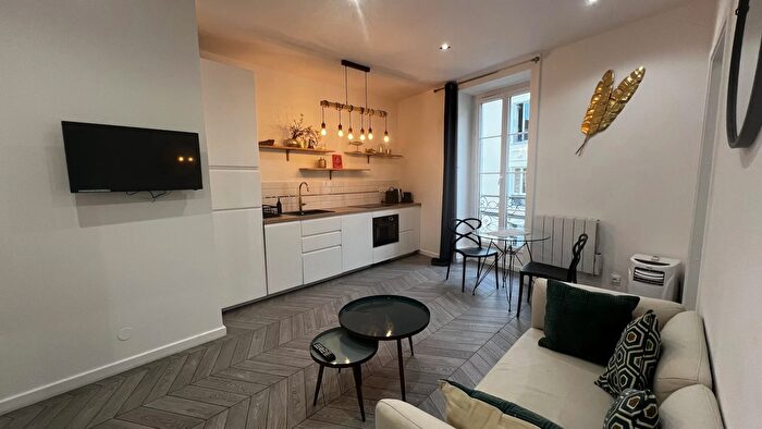 Appartement à louer - Nice, Carré dor - 2 pièces - 1 chambre