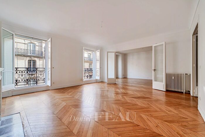 Appartement à louer - Paris e , Champ de Mars - 6 pièces - 3 chambres