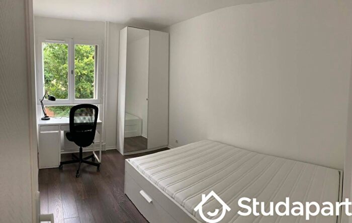 Descartes, Champs-sur-Marne : Appartement 1 pièce à louer