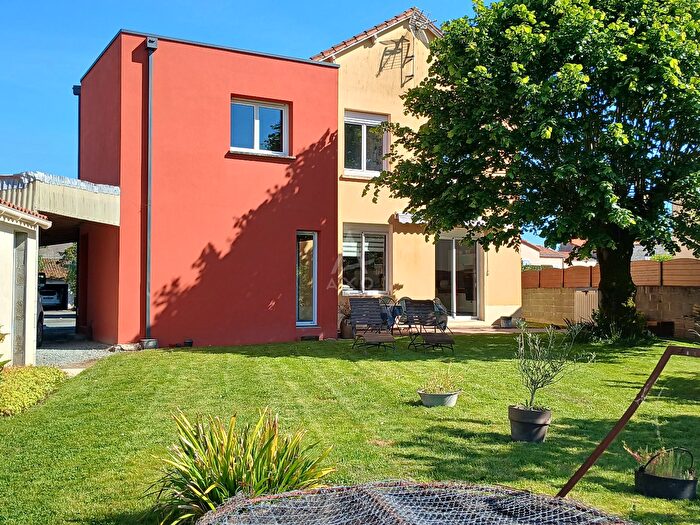 Maison à vendre - Les Landes-Genusson - 8 pièces - 5 chambres