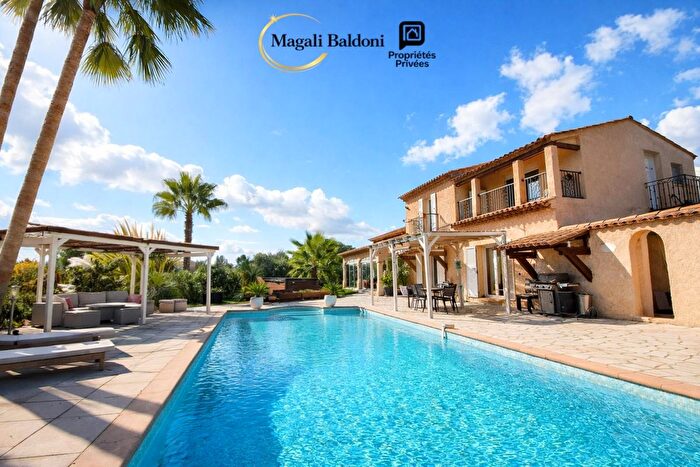 Maison à vendre - Roquebrune-sur-Argens, La Bouverie - 7 pièces - 4 chambres