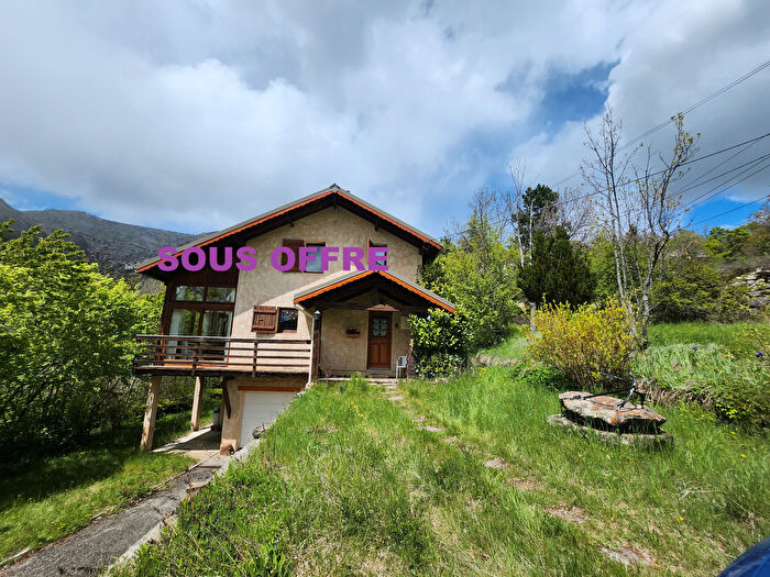Beauvezer : Maison 6 pièces à vendre