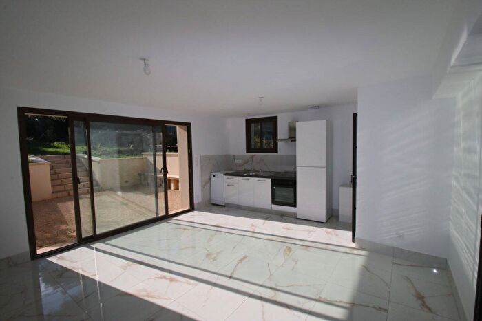 Appartement à louer - Fontvieille - 3 pièces - 2 chambres