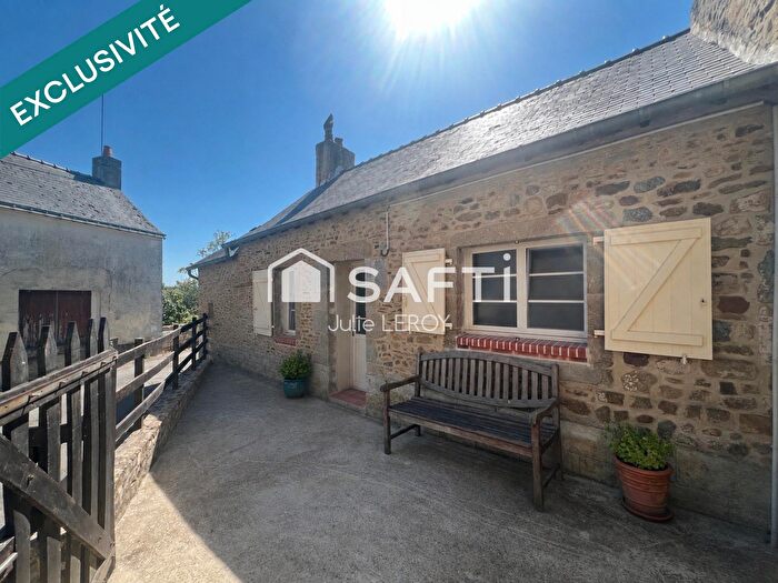 Saint-Martin-de-Connée : Maison 2 pièces à vendre