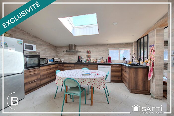 Maison 6 pièces à Saint-Seurin-de-Cursac, à vendre