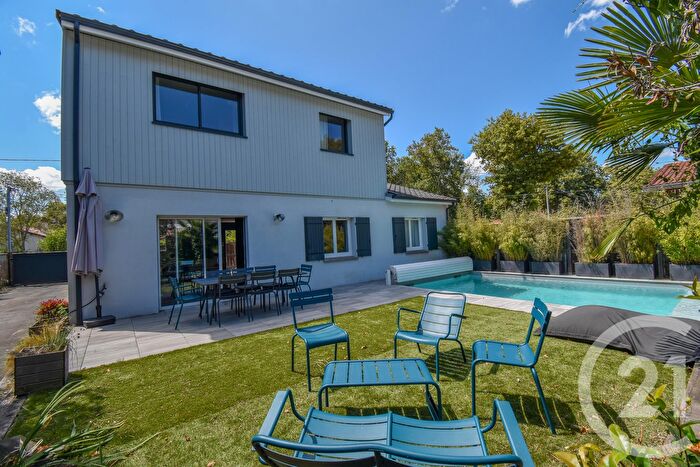 Maison 6 pièces à Saint-Médard-en-Jalles, Centre-ville, à vendre