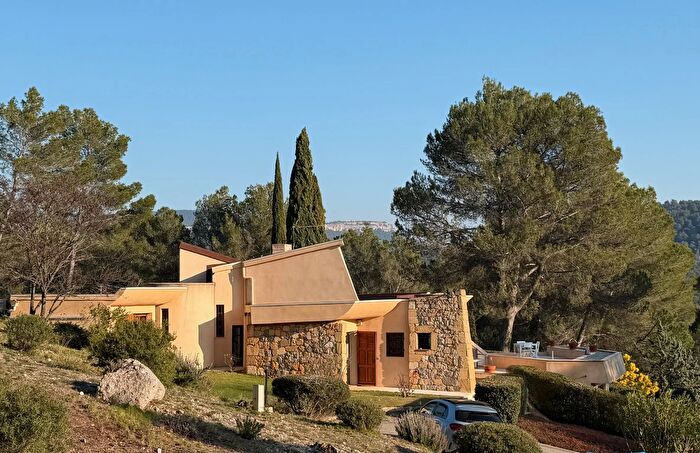 Maison à vendre - Le Tholonet - 6 pièces - 5 chambres