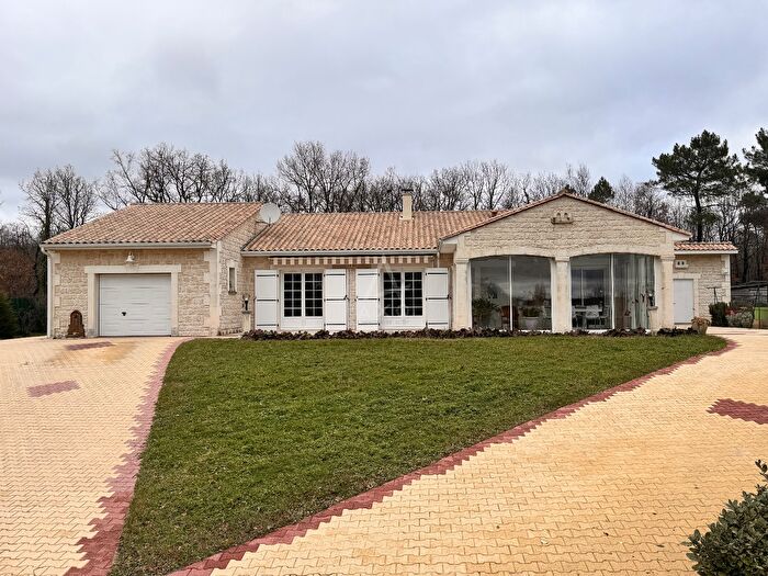 Maison à vendre - Mouthiers-sur-Boëme - 5 pièces - 3 chambres