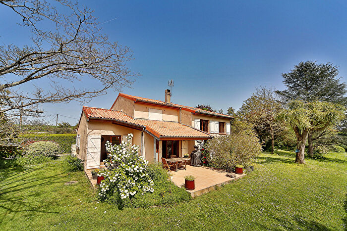 Maison à vendre - Bazus - 6 pièces - 5 chambres