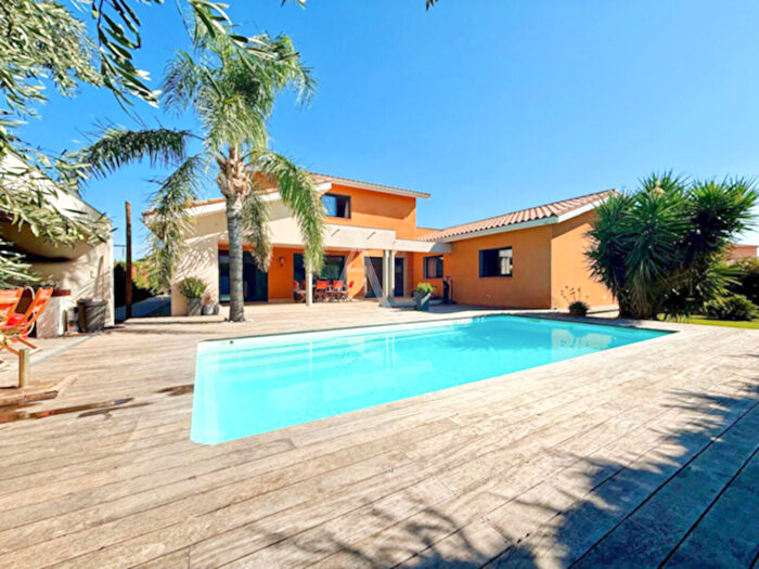 Maison à vendre - Corneilla-la-Rivière - 6 pièces - 5 chambres