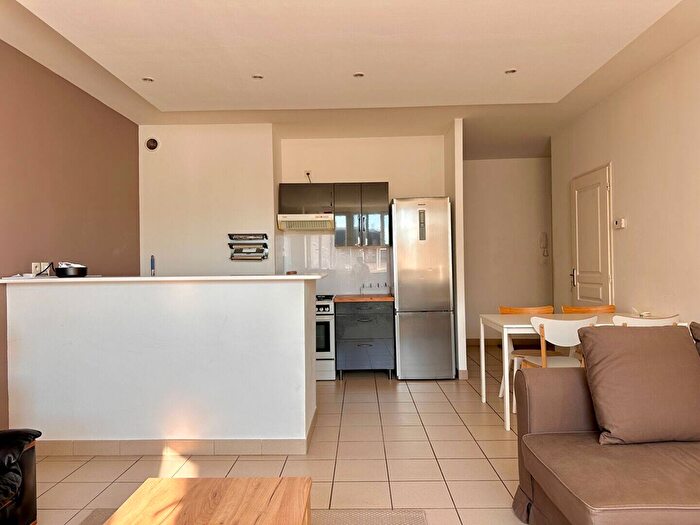 Appartement à louer - centre Ville-La Chartonnière-La Barre, Villefranche-sur-Saône - 2 pièces - 1 chambre