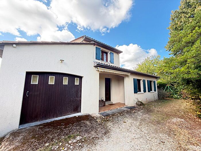 Maison à vendre - V uil-et-Giget, Voeuil-et-Giget - 5 pièces - 4 chambres