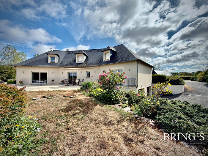 Sylvains-les-Moulins : Maison 14 pièces à vendre