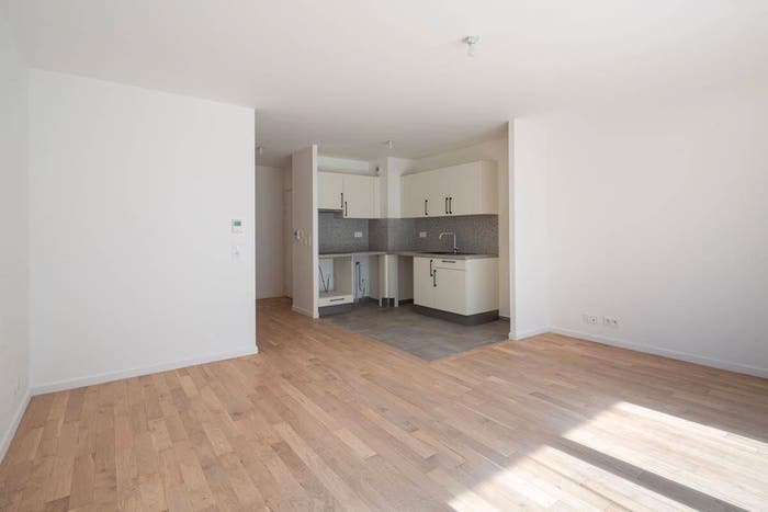 Insurrection, Vanves : Appartement 2 pièces à louer