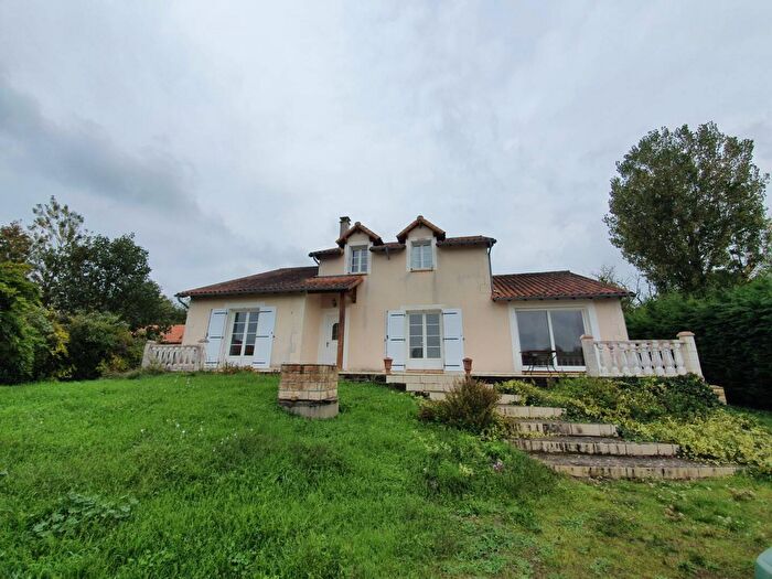 Maison à louer - La Puye - 7 pièces - 4 chambres