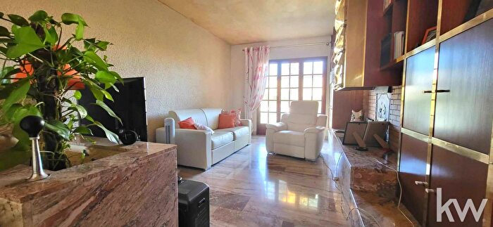 Maisons à vendre et appartements à louer - 1