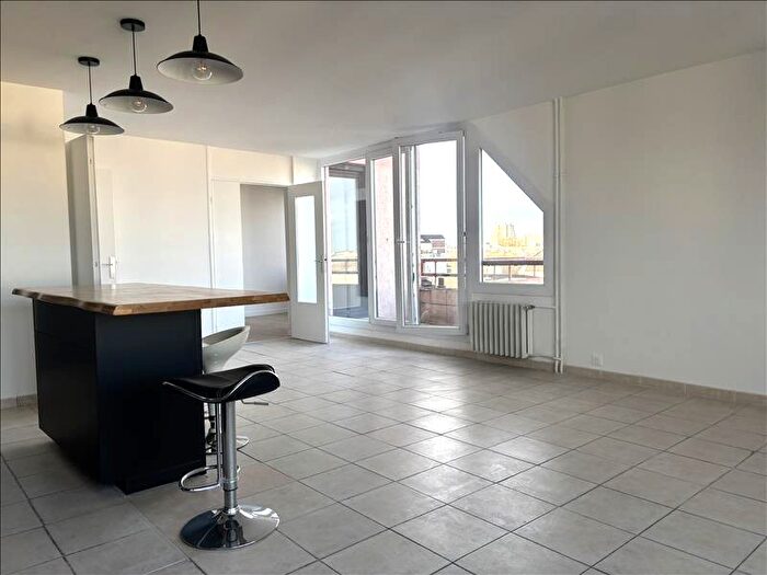 Appartement à louer - Champs-sur-Marne, Bois de Grâce - 4 pièces - 3 chambres