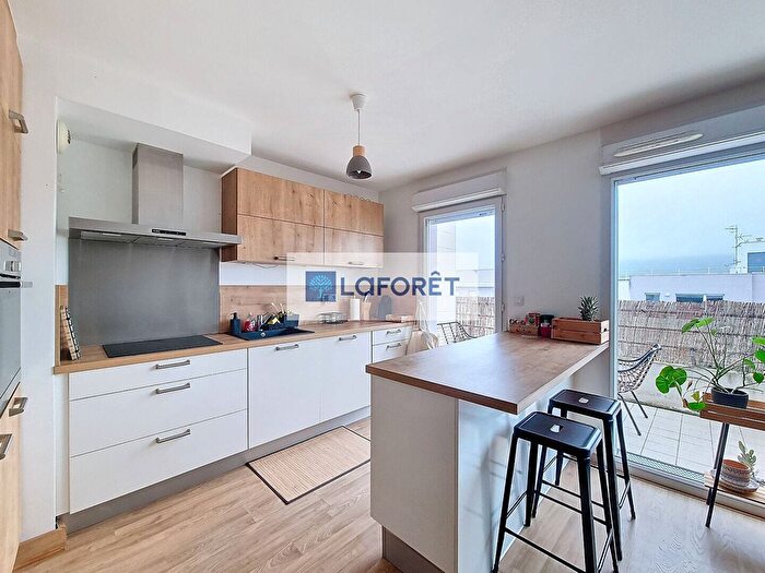 Appartement à louer - Ouest, Saint-Genis-Pouilly - 3 pièces - 2 chambres