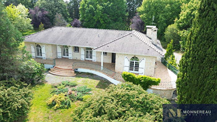 Maison 11 pièces à vendre à Roullet-Saint-Estèphe