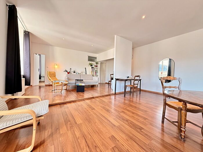 Appartement à vendre - Pontivy, Centre-ville, Blavet - 3 pièces - 2 chambres