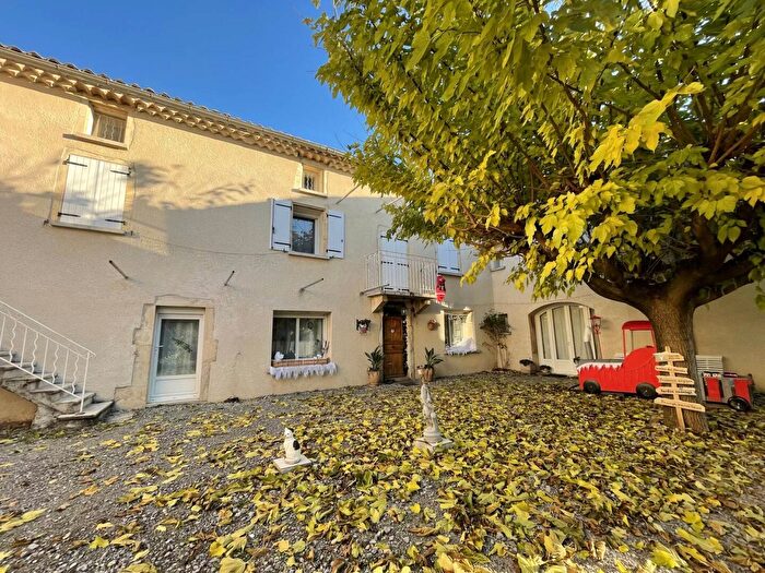 Maison à louer - Ville-Basse, Montélimar - 6 pièces - 5 chambres