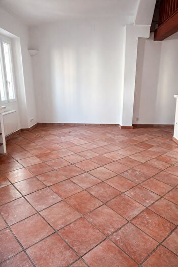 Appartement à louer - Vence, Centre-ville - 2 pièces - 1 chambre