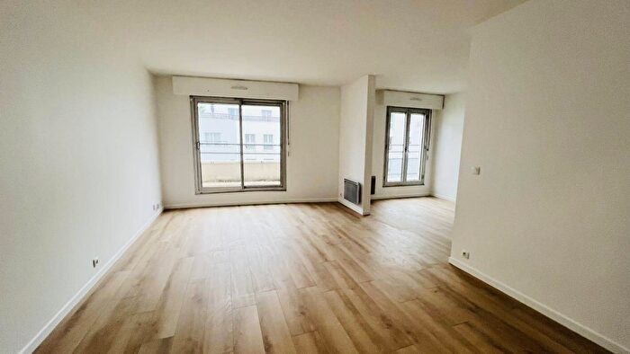 Appartement à louer - Hôtel de Ville, Courbevoie - 5 pièces - 3 chambres