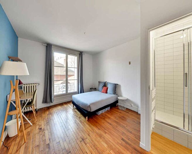 Appartement à louer - Grandes Carrières-Clichy, Paris ème arrondissement - 4 pièces - 5 chambres