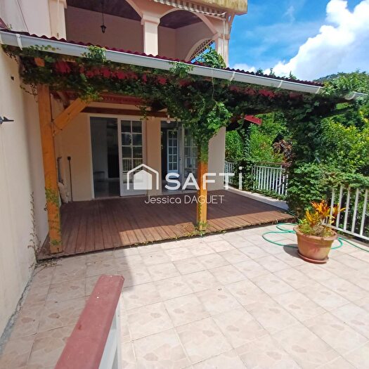 Maison à vendre - Saint-Joseph - 8 pièces - 6 chambres