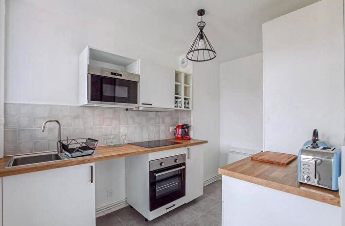 Appartement à louer - Cernay Jamin-Jean Jaurès-Epinettes, Reims - 4 pièces - 3 chambres