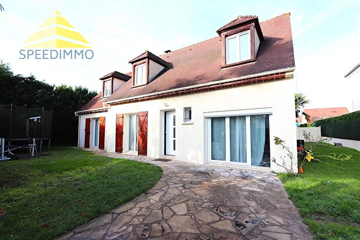 Maison à vendre - Marolles-en-Brie - 8 pièces - 5 chambres